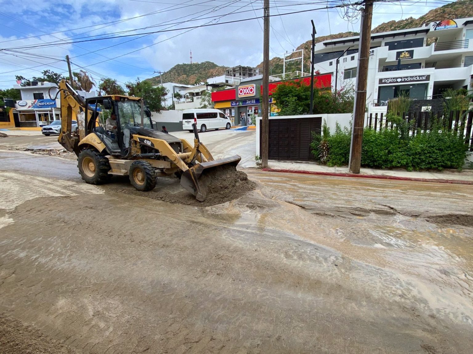 Calles de Cabo San Lucas reciben raspado y limpieza para restablecer ...